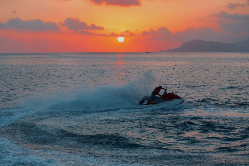 Can You Ride a Jet Ski at Night? Is it Legal? [Video] - jetdrift.com ...