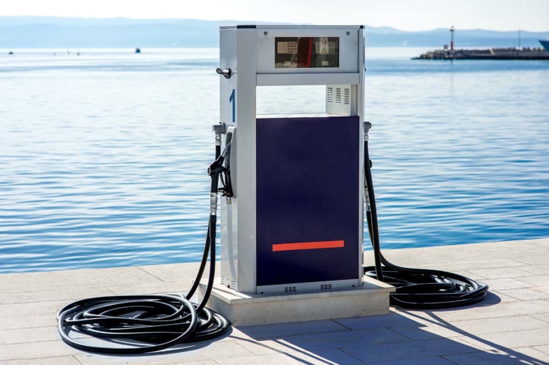 How Full Should You Fill the Fuel Tank on a PWC? [Fueling Tips ...