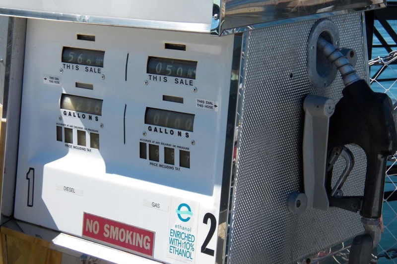 How Full Should You Fill the Fuel Tank on a PWC? [Fueling Tips ...